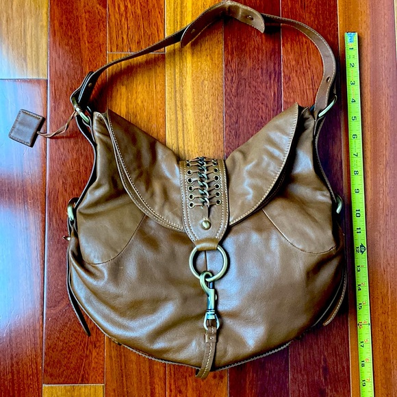 Via Spiga | Bags | Via Spiga Bag With Beautiful Gold Chain Enclosure ...
